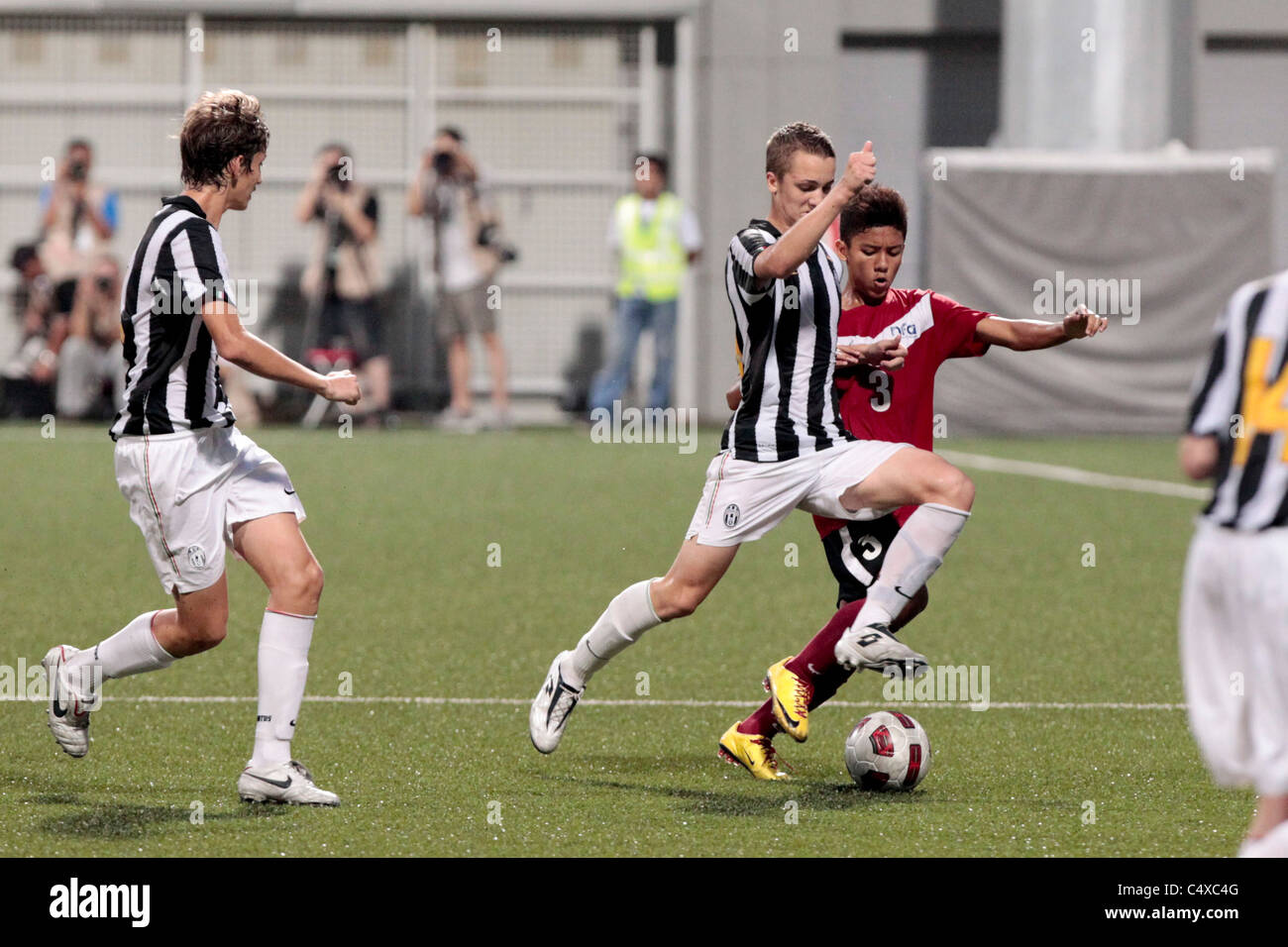 Mahathir Azeman of Singapore U15(red) and Antezza Stefano battle for ...