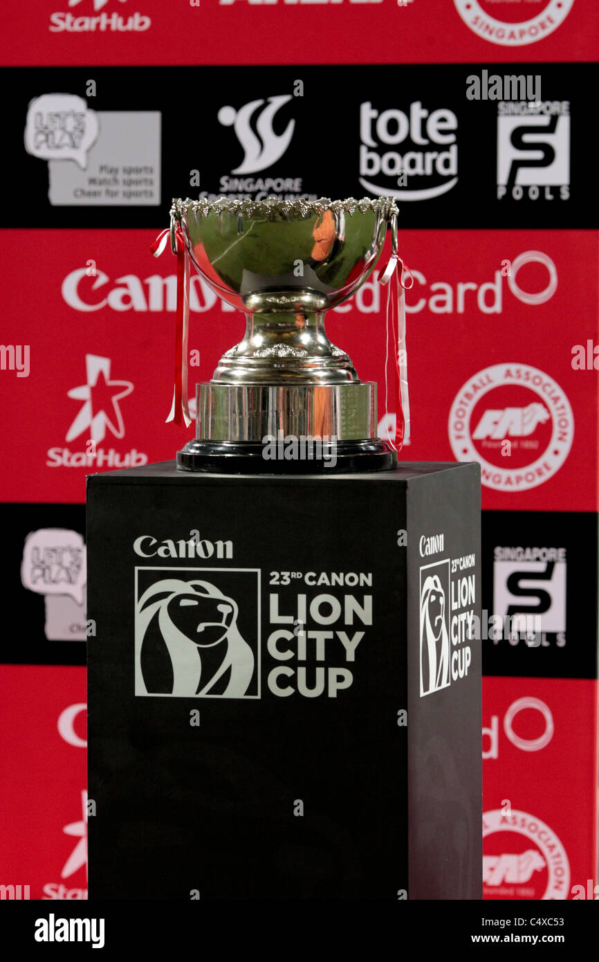 With cup trophy hi-res stock photography and images - Alamy