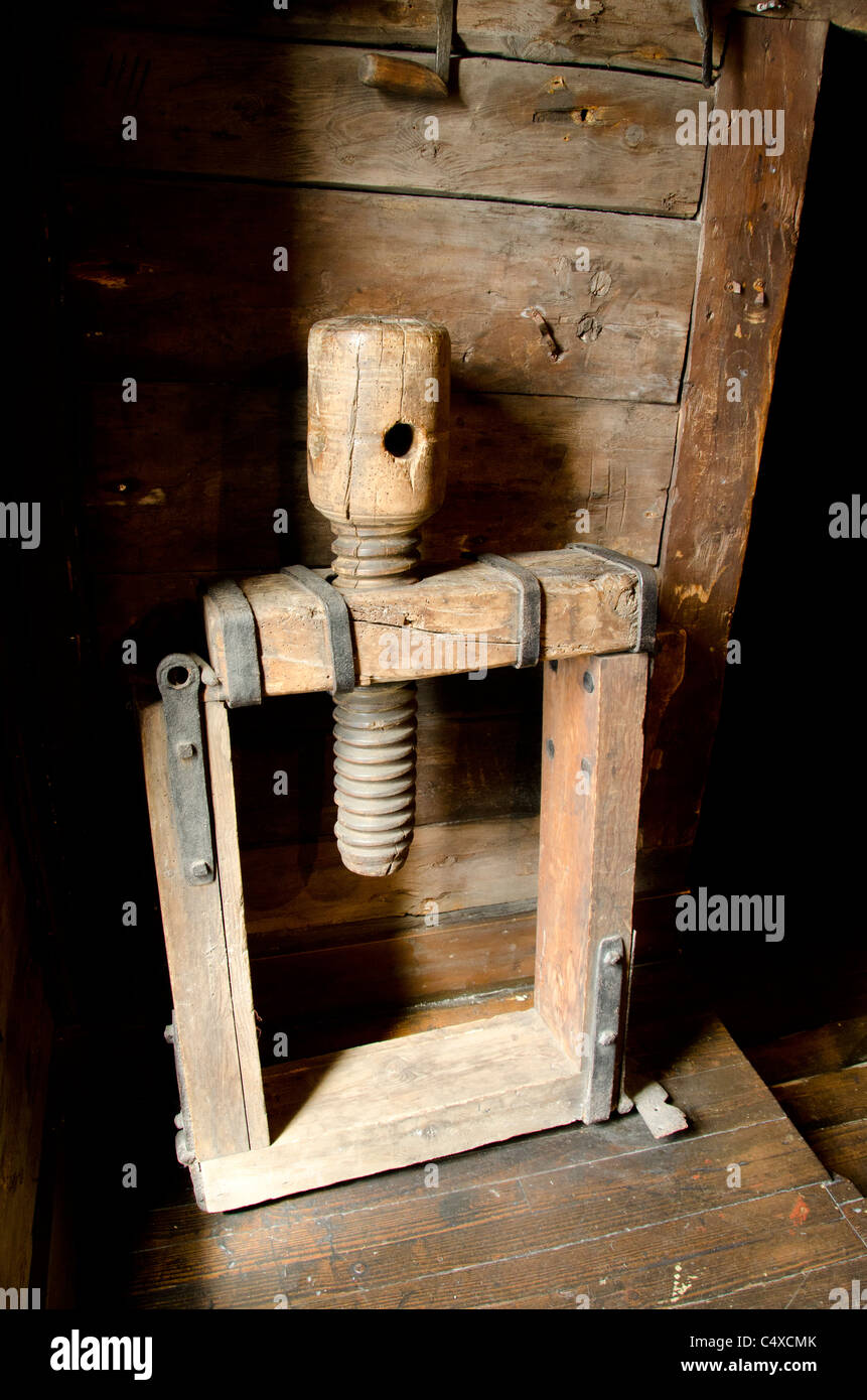 Wooden press hi-res stock photography and images - Alamy