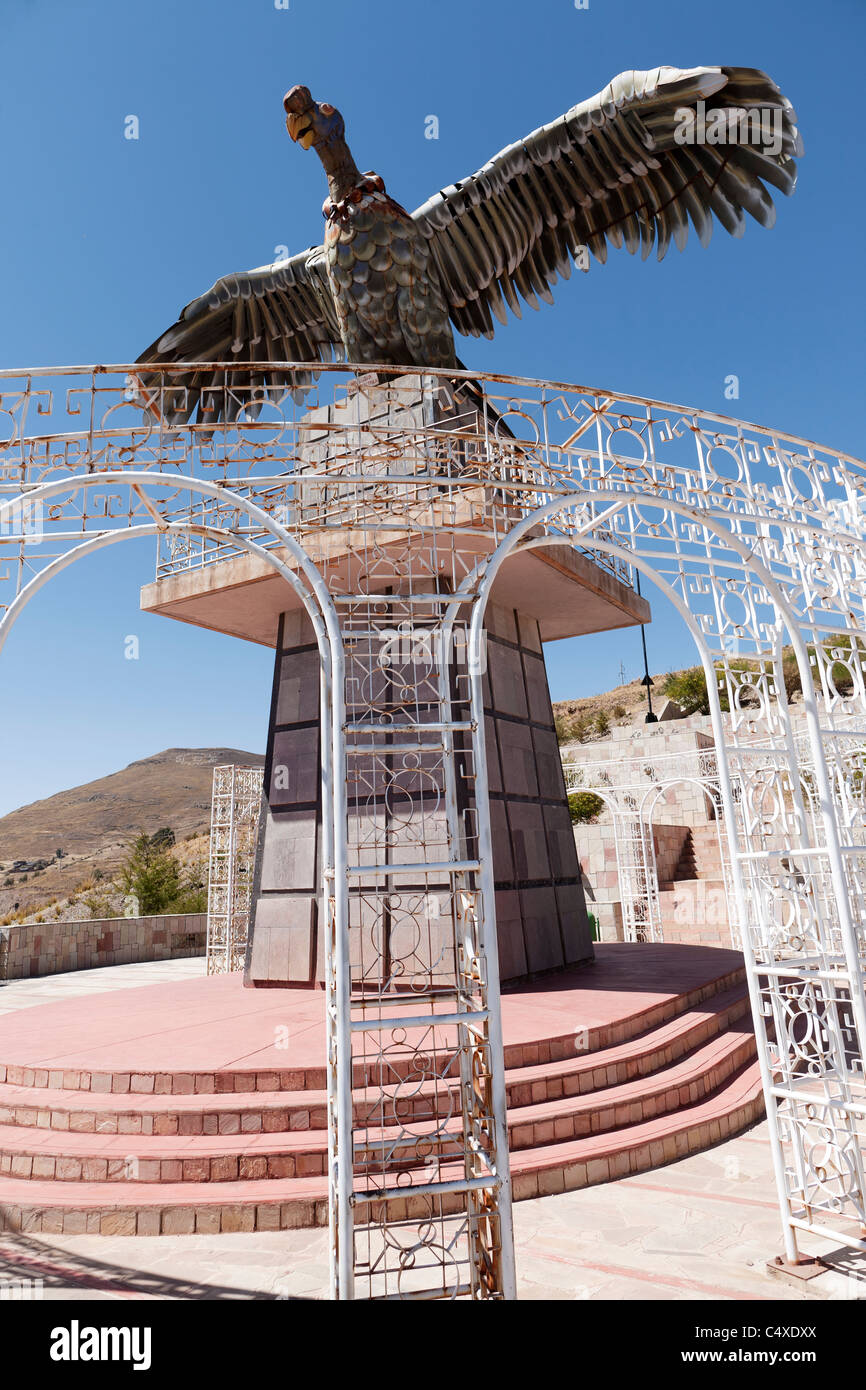 The statue of a Condor made from metal at the Mirador de Kuntur Wasi ...
