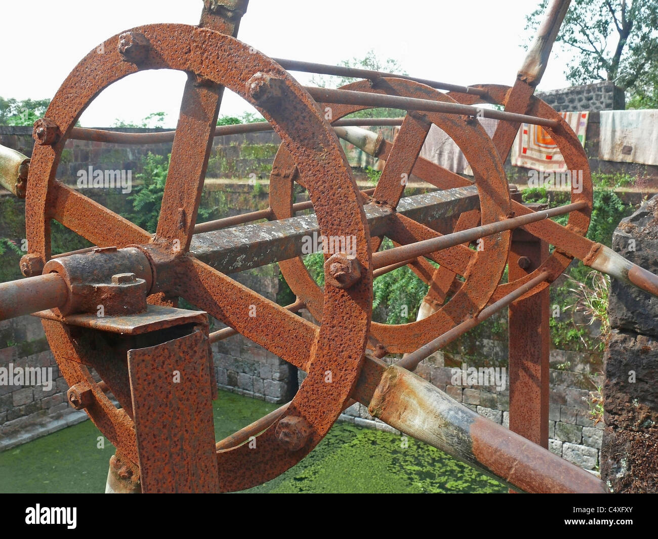 Water well pulley hi-res stock photography and images - Alamy