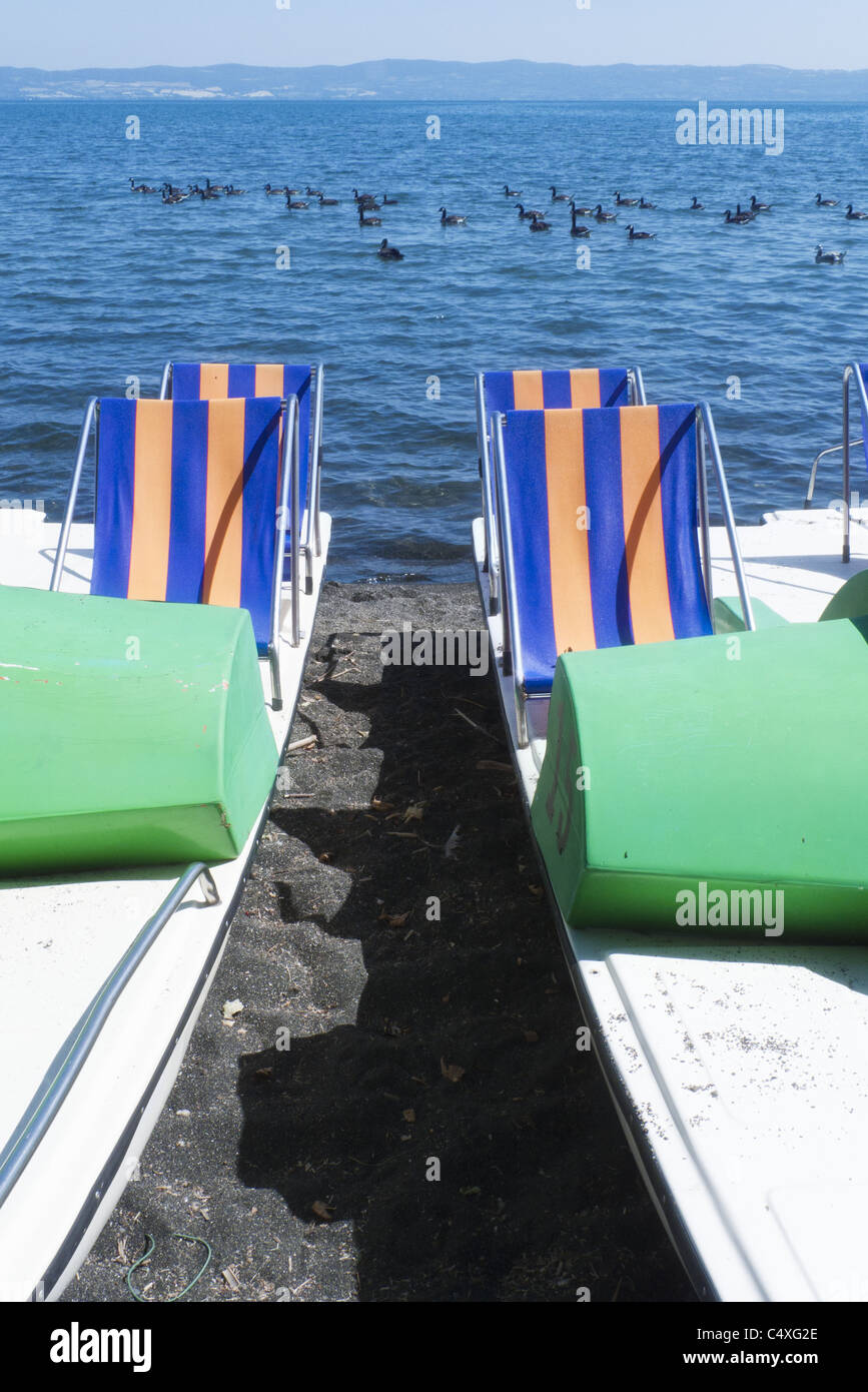 Pedal boat lake hi-res stock photography and images - Alamy