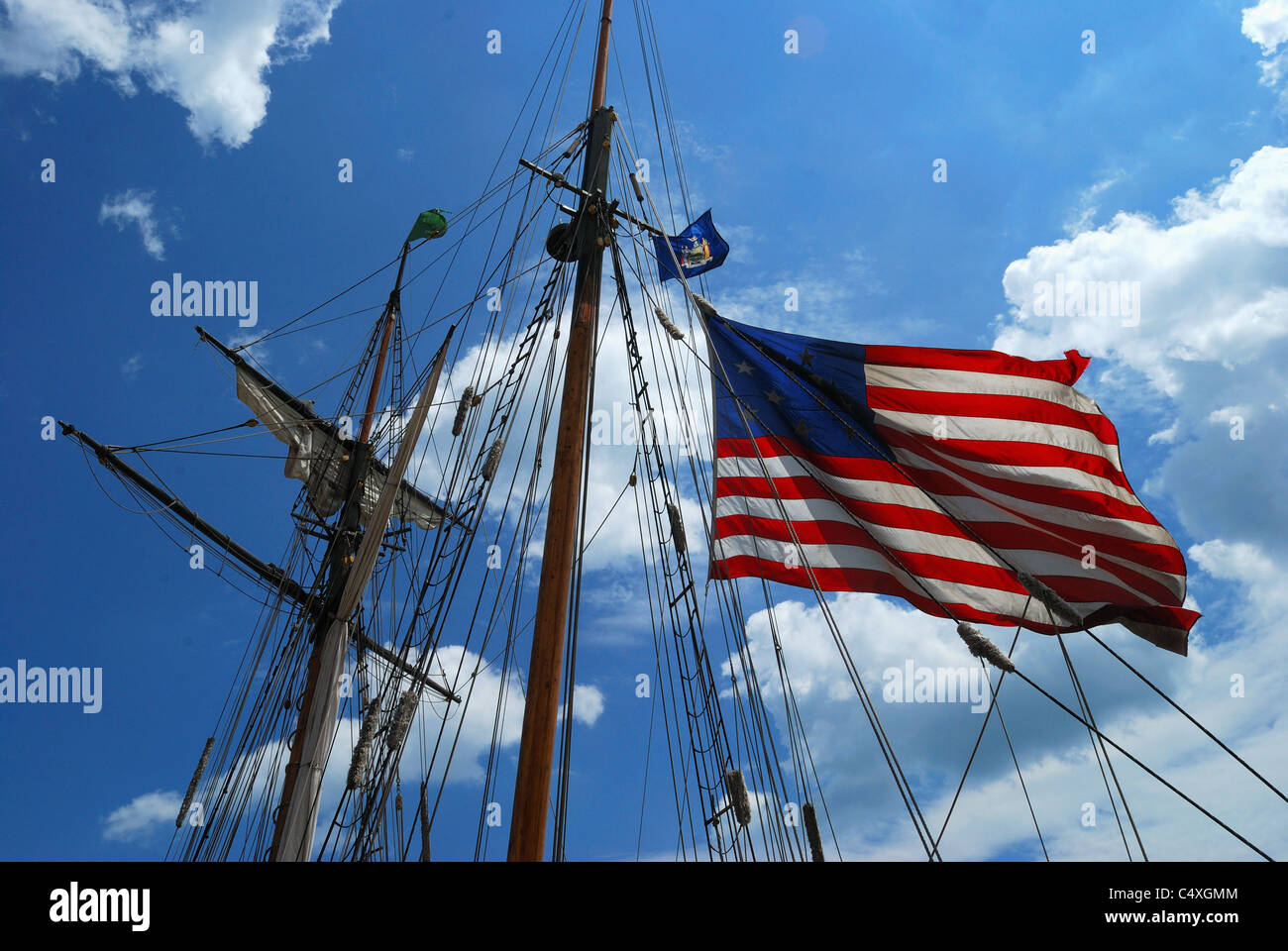 Masts and American flag of the tall ship "Lynx Stock Photo - Alamy