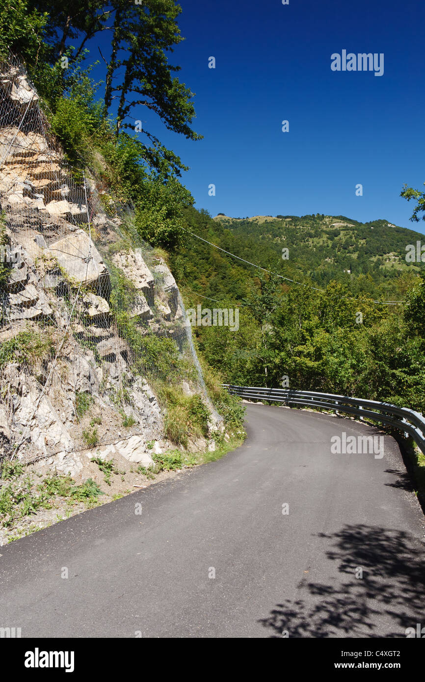 Road with curve hi-res stock photography and images - Alamy