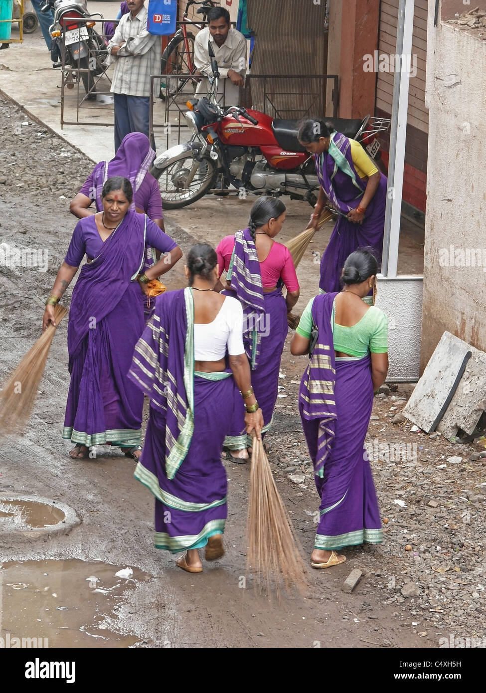 Garbage collector woman hi-res stock photography and images - Alamy