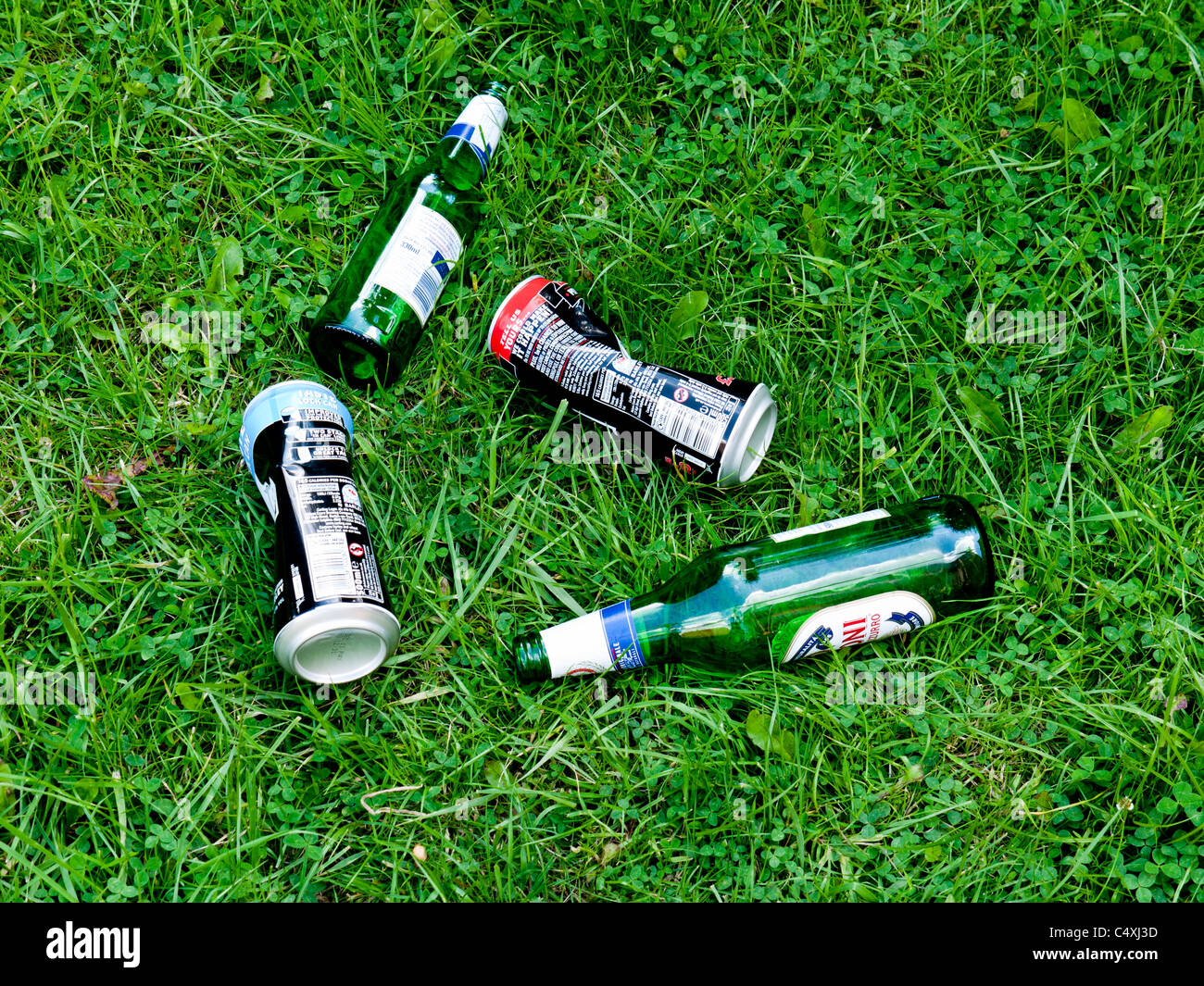 Discarded beer cans hi-res stock photography and images - Alamy