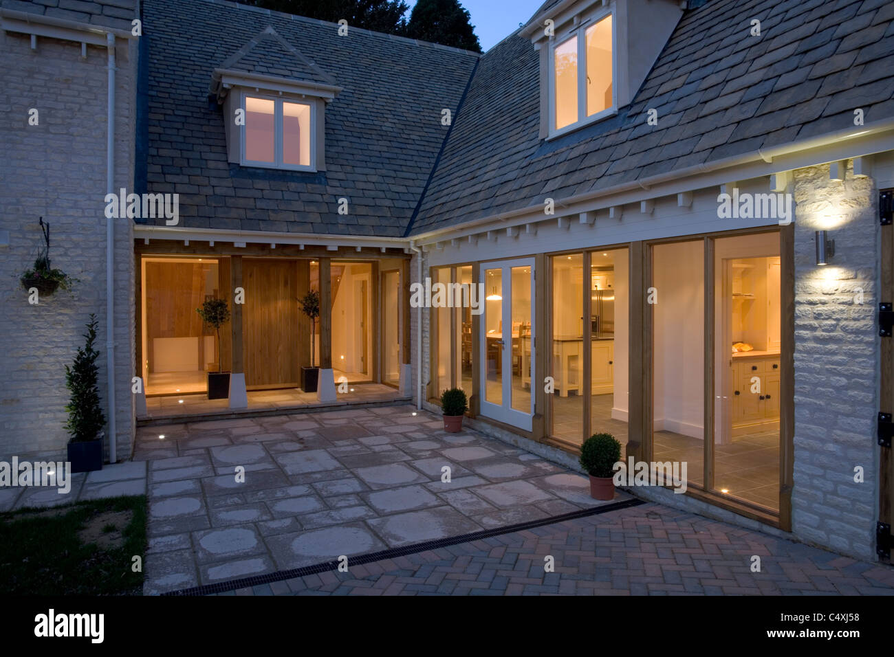 Uk new build estate night hi-res stock photography and images - Alamy