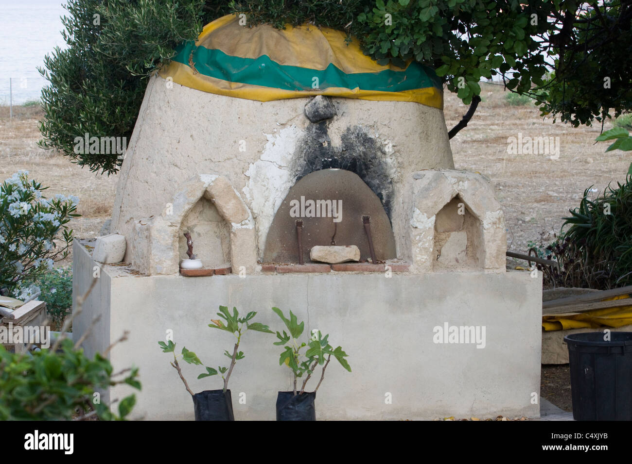 Clay oven hi-res stock photography and images - Alamy