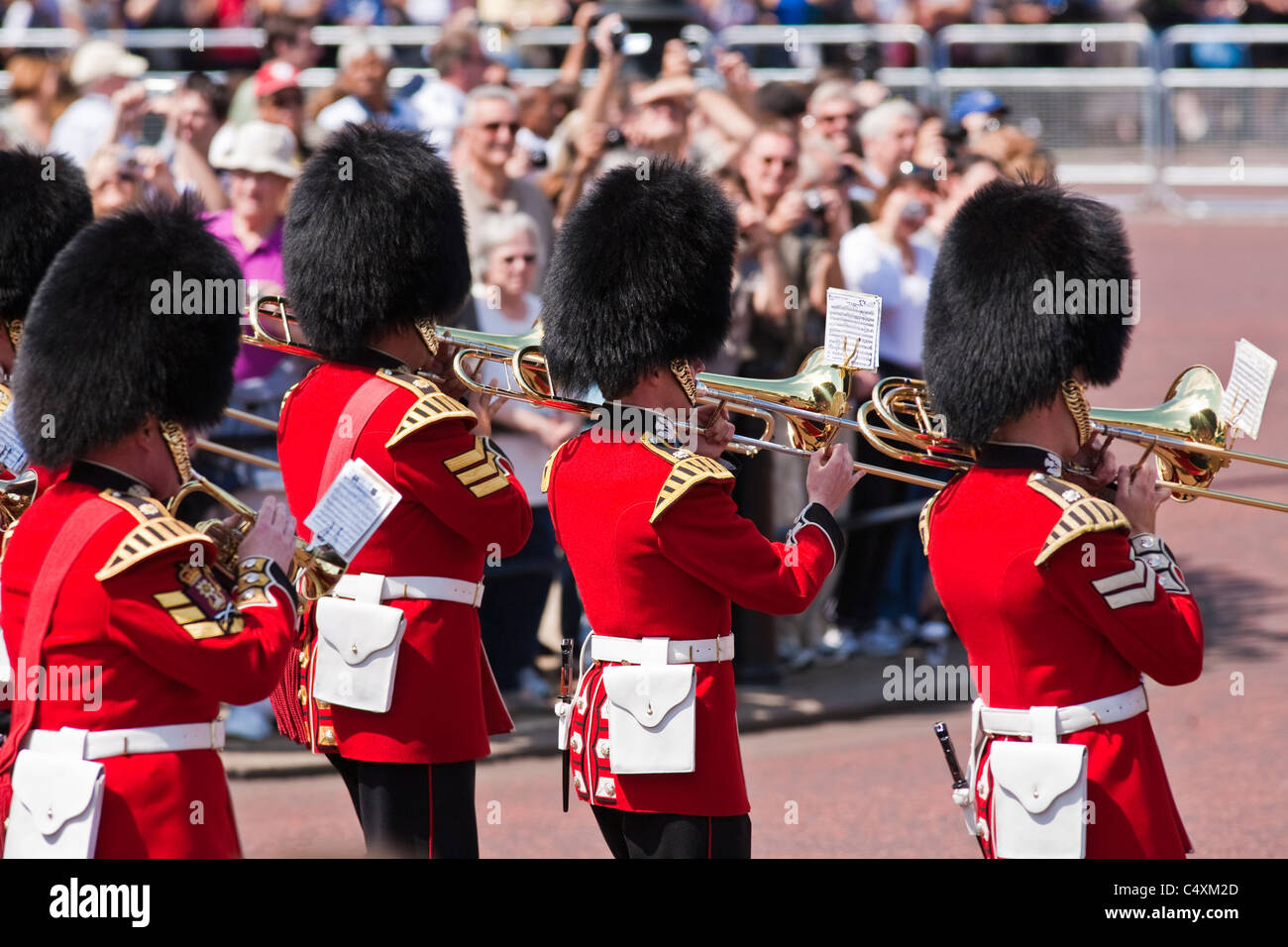 Guards marching band approaching Buckingham palace Stock Photo - Alamy