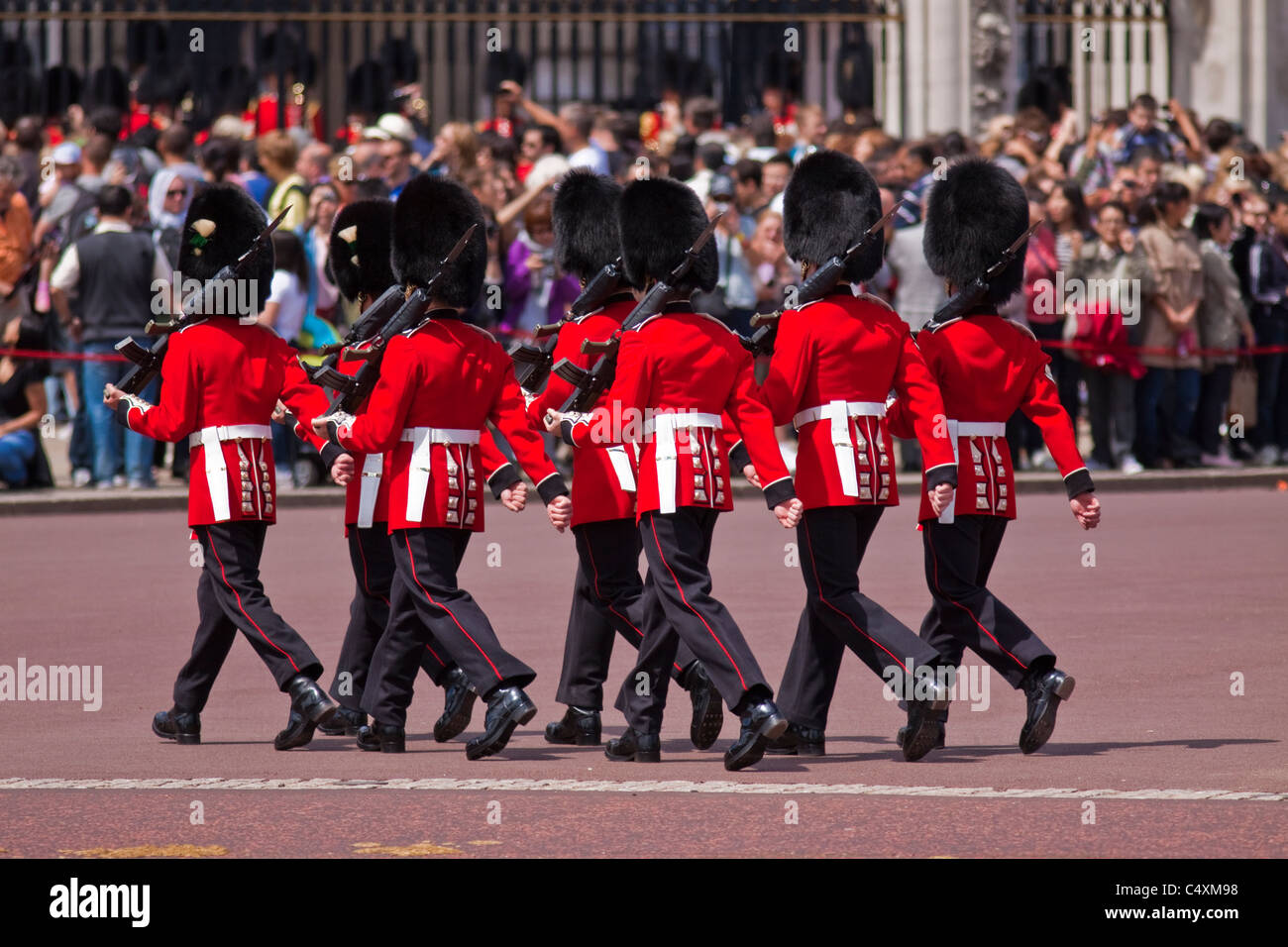 Guardsmen marching towards Buckingham palace for the Changing of the guard Stock Photo - Alamy