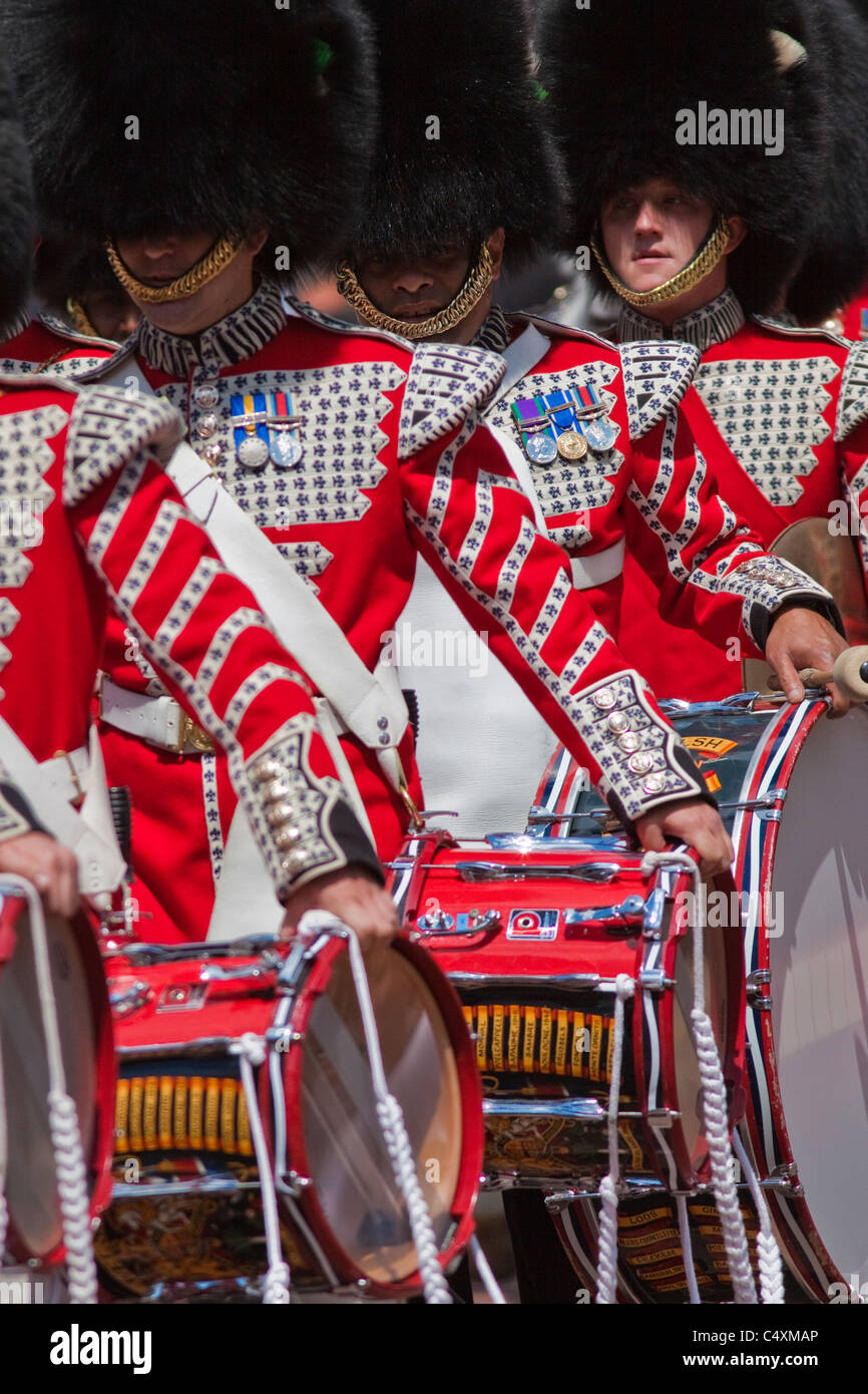 Welsh guards marching band returning to Wellington barracks after the ...