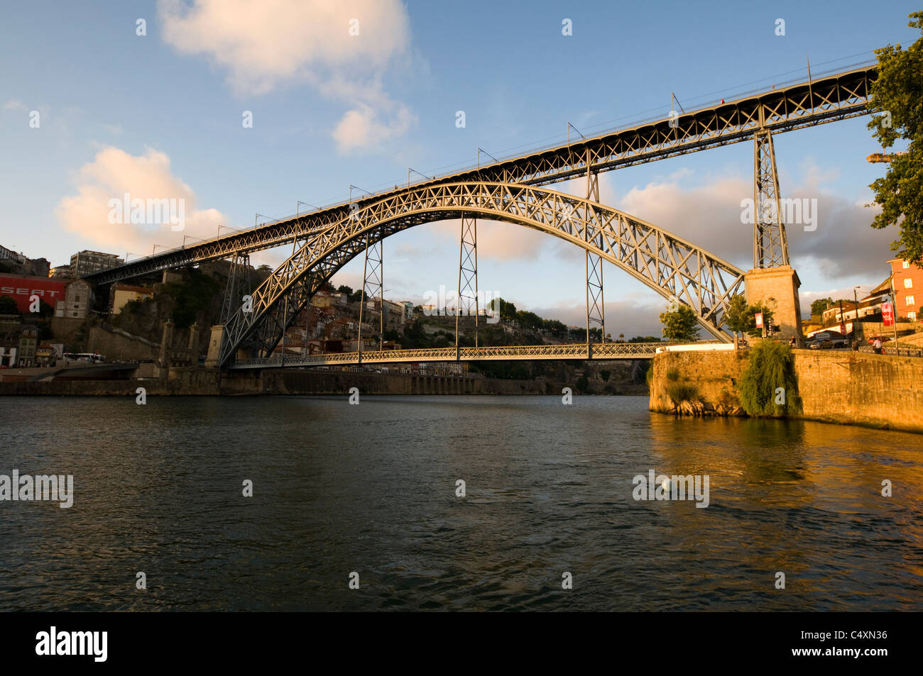 Ponte Dom Luis, Bridge in Porto, Portugal Stock Photo - Alamy