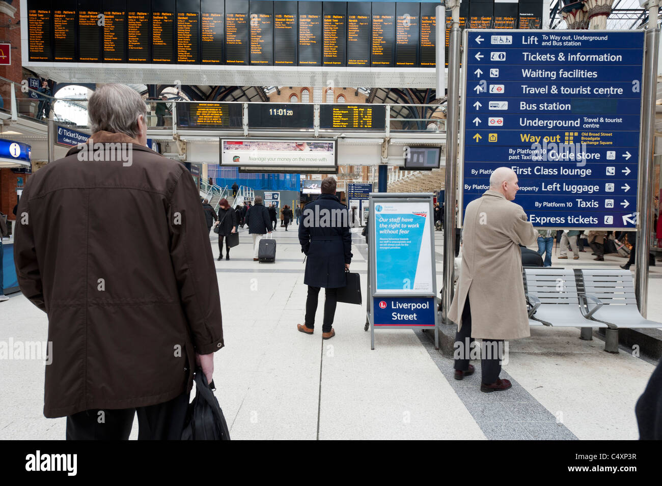 Commuters at Liverpool Street Railway Station London, England, UK Stock ...