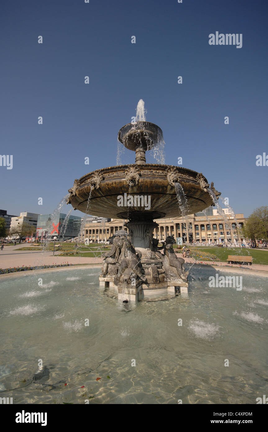 Brunnen auf dem Stuttgarter Schlossplatz Stock Photo - Alamy