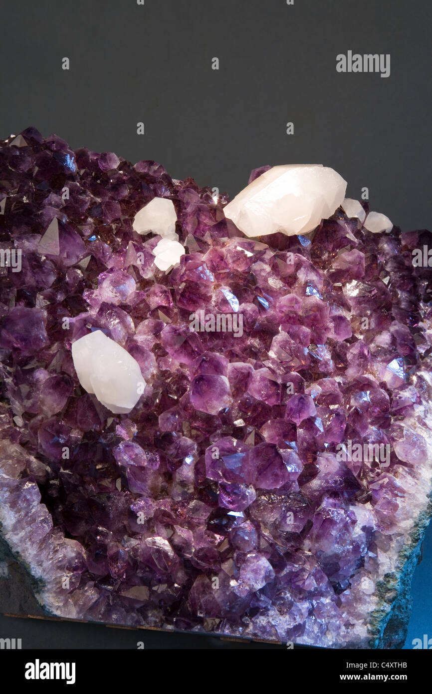 Amethist crystal hi-res stock photography and images - Alamy