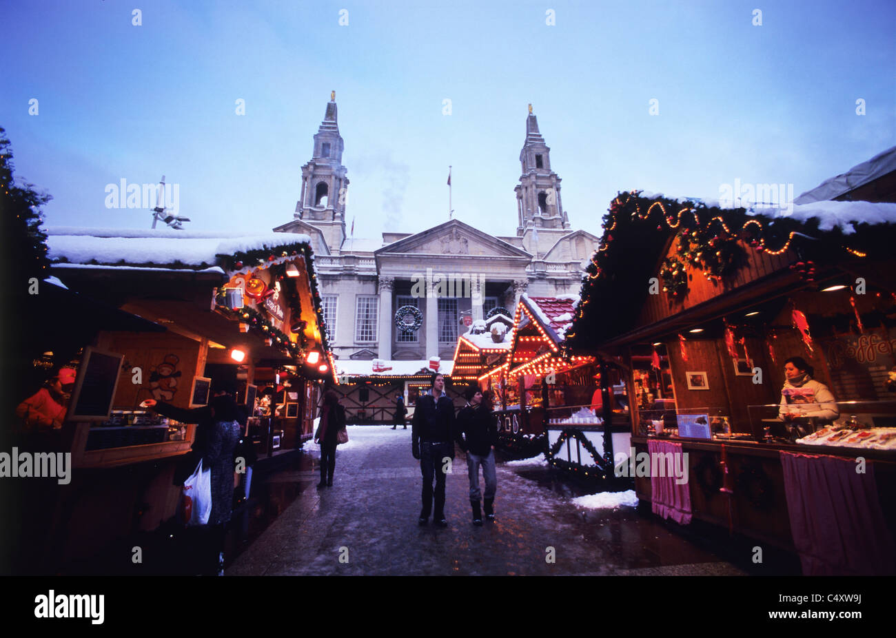 Yorkshire christmas market snow hi-res stock photography and images - Alamy