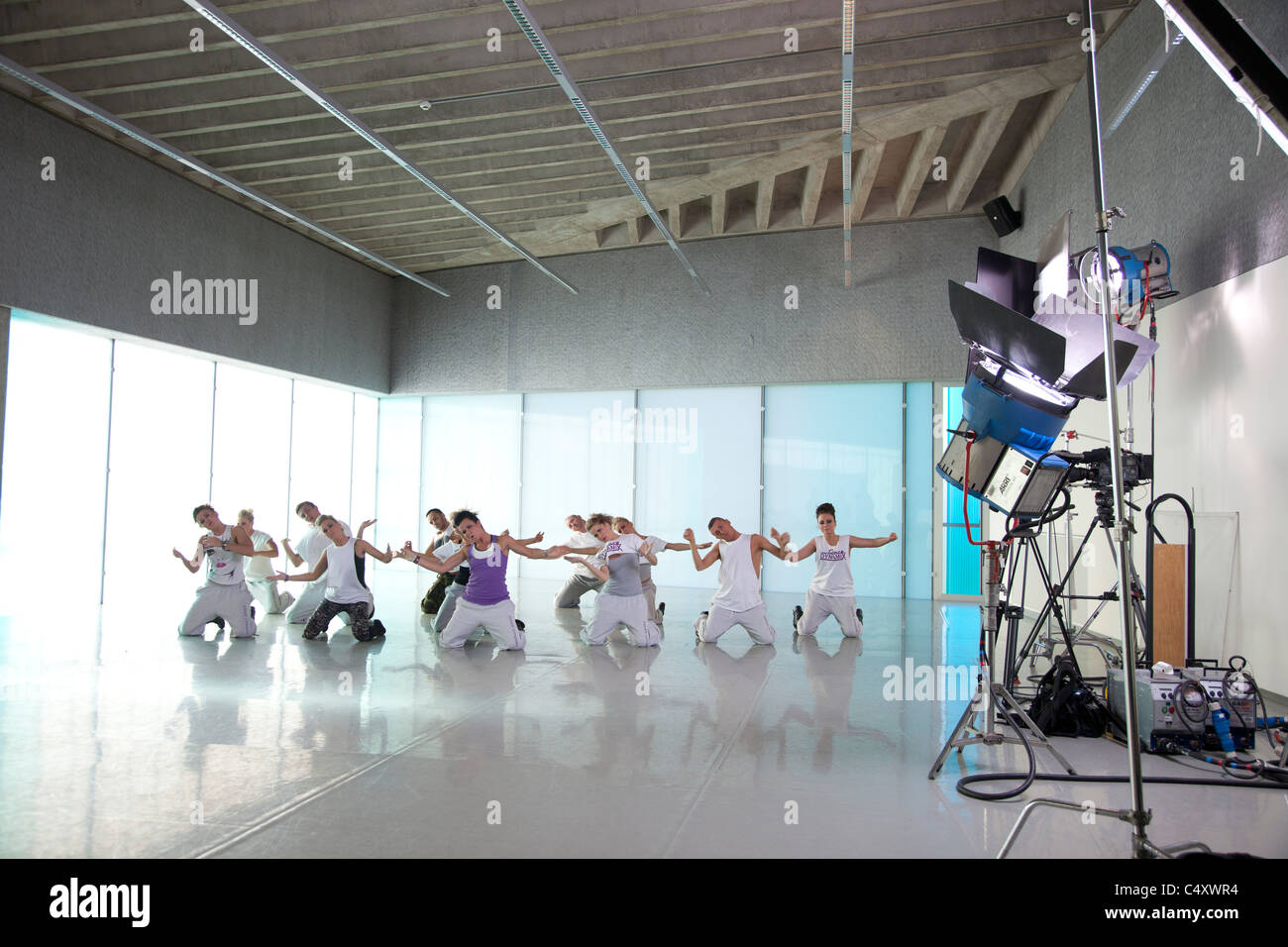dance studio dancers dancing Stock Photo - Alamy
