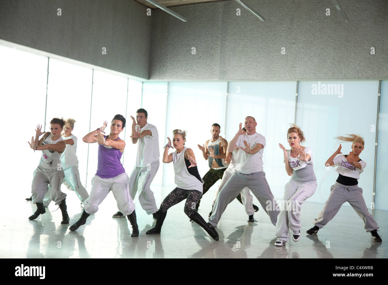 dance studio dancers dancing Stock Photo - Alamy