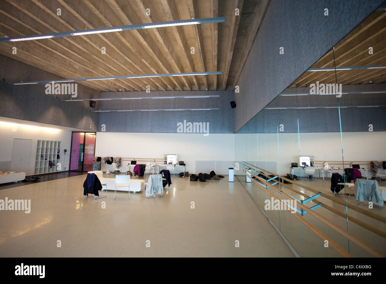 dance studio dancers dancing Stock Photo - Alamy