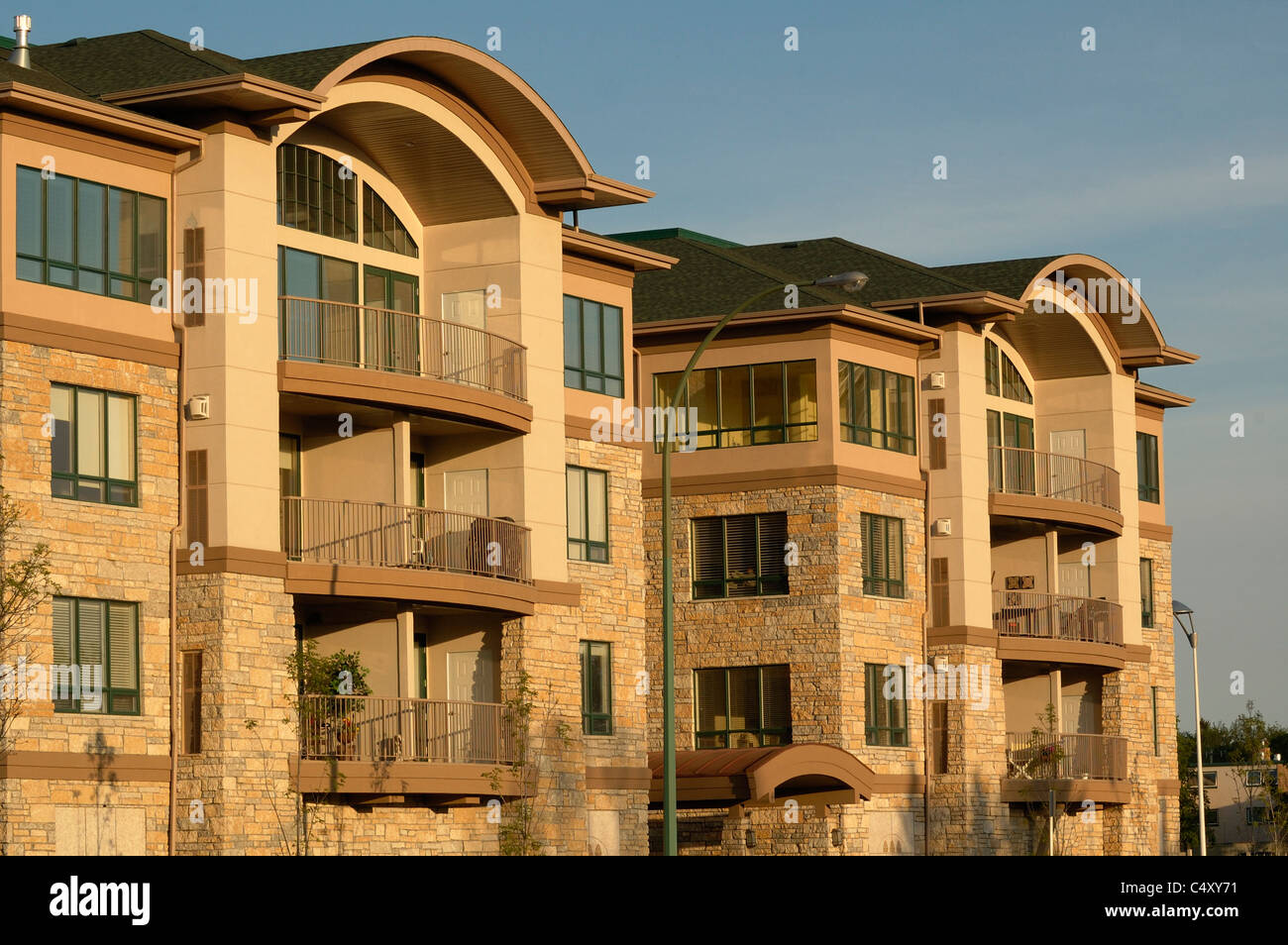 Complex condo hi-res stock photography and images - Alamy