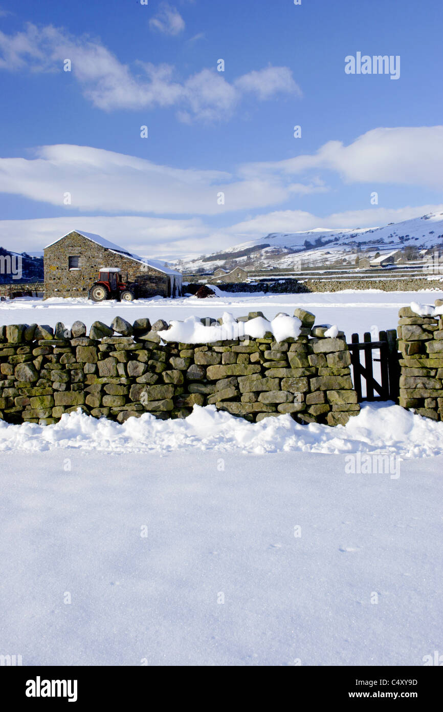 View from bottom of Valley in heavy snow, Gunnerside, Swaledale ...
