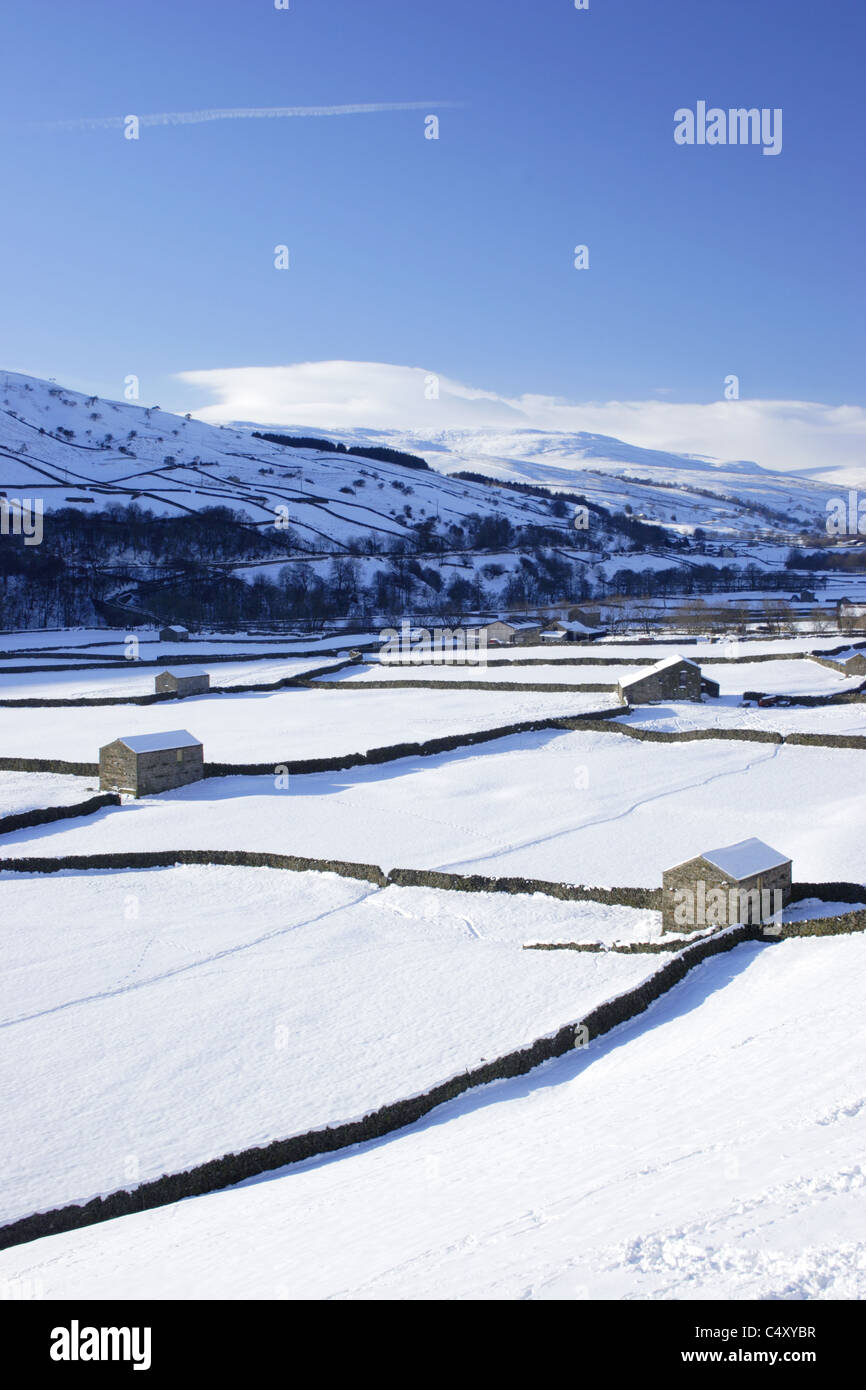 Swaledale barns snow hi-res stock photography and images - Alamy