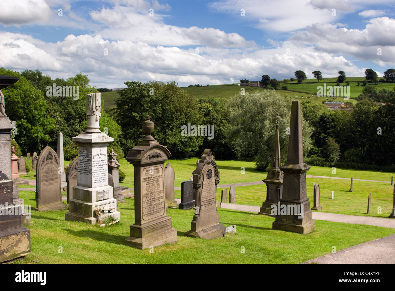 Gravestone of Wallace Hartley, bandmaster on the Titanic, in Colne ...