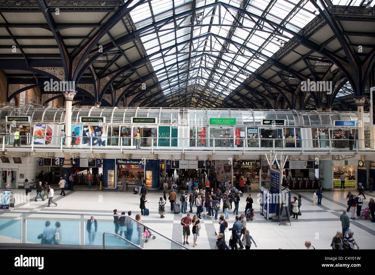 Liverpool street railway hi-res stock photography and images - Alamy