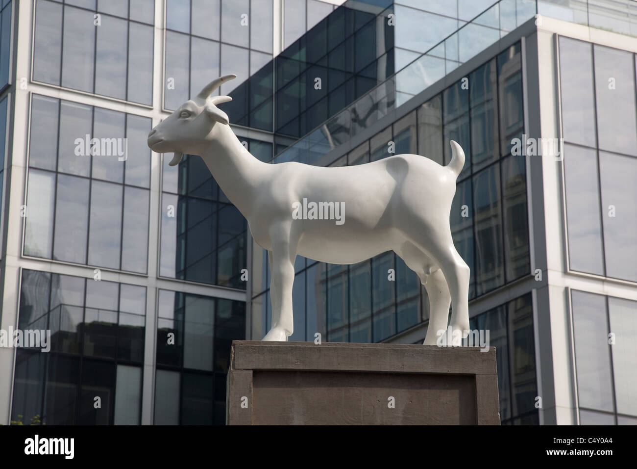 Kenny hunter sculpture hi-res stock photography and images - Alamy