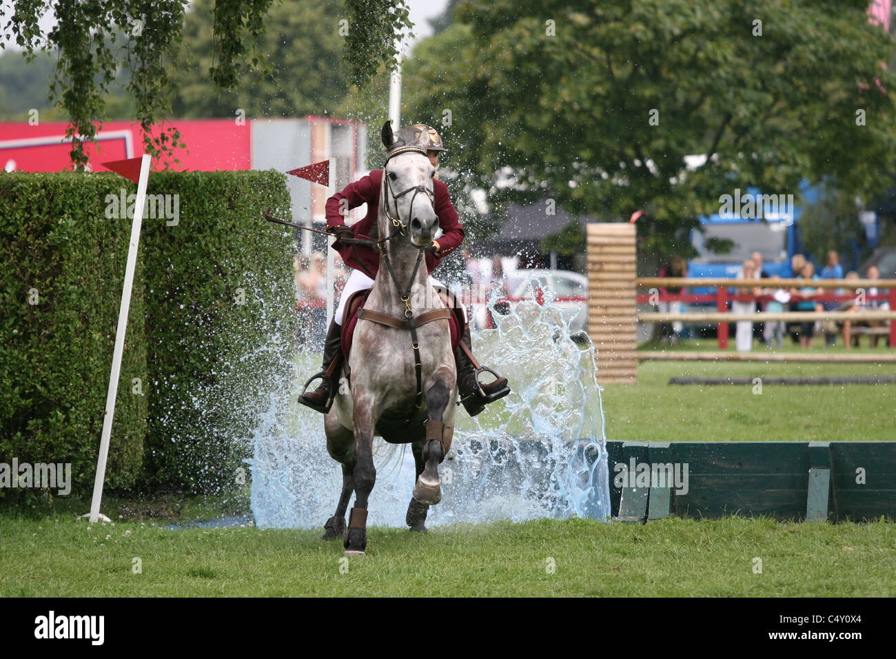 Hickstead Derby 2011 shots of show ambience, jumping and showing ...