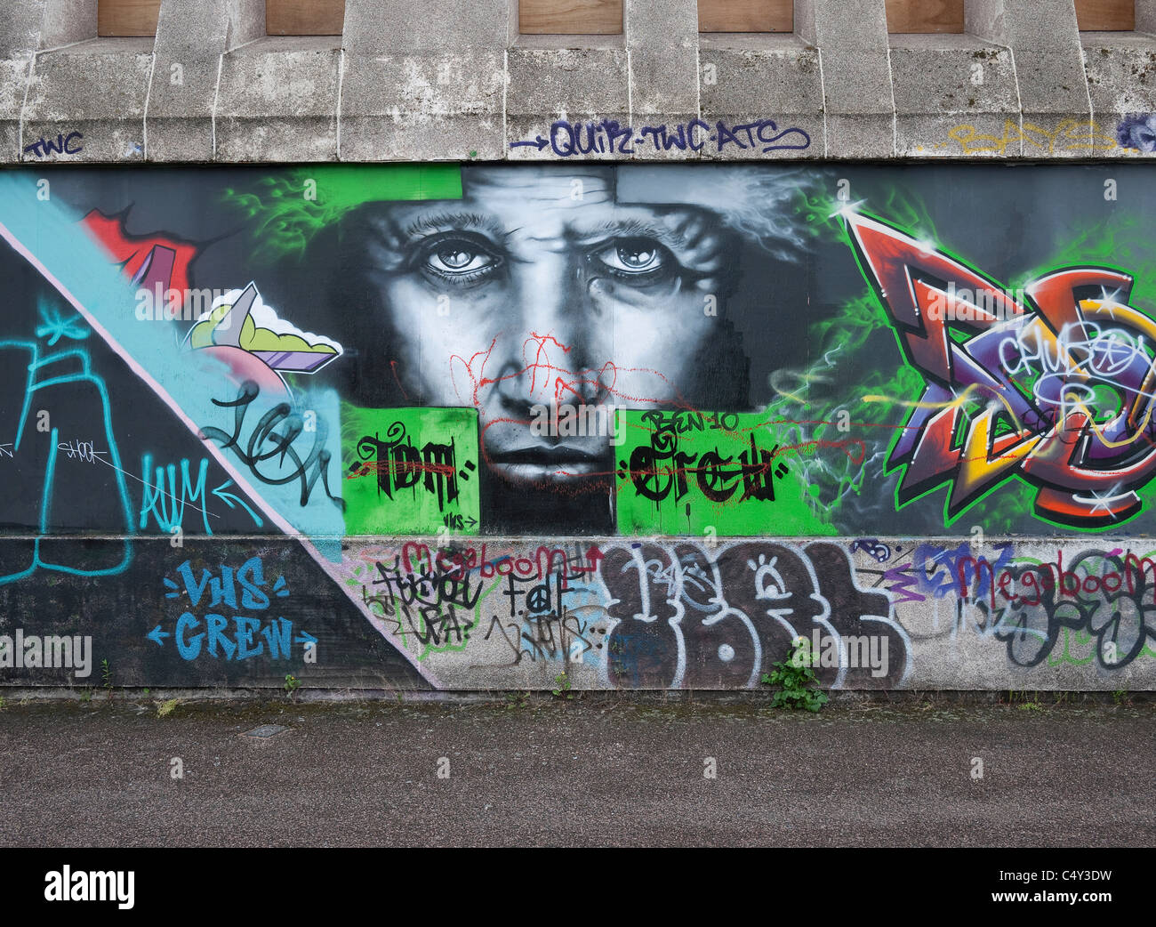 striking graffiti on office block wall Stock Photo - Alamy
