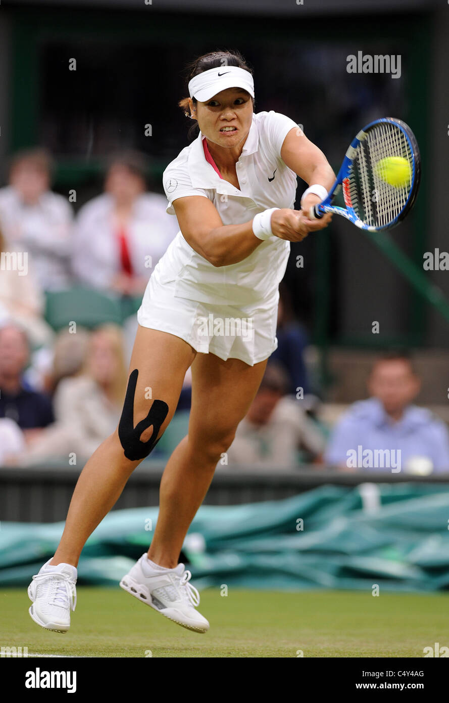 Li na at wimbledon hi-res stock photography and images - Alamy