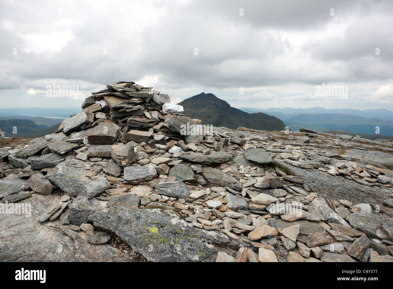 Summit cairn of Ben Oss with Ben Lui in the background Stock Photo - Alamy