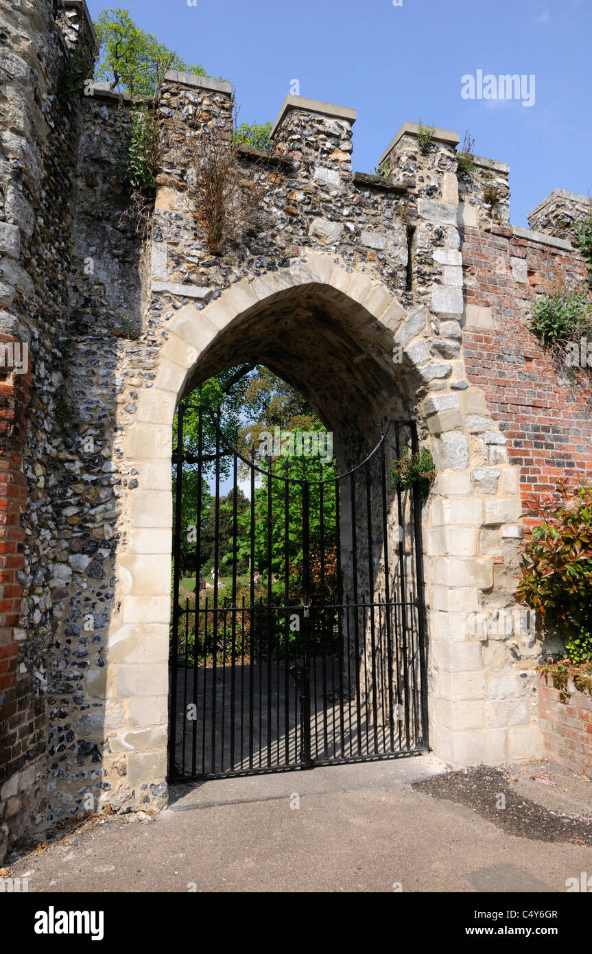 Postern gate hi-res stock photography and images - Alamy