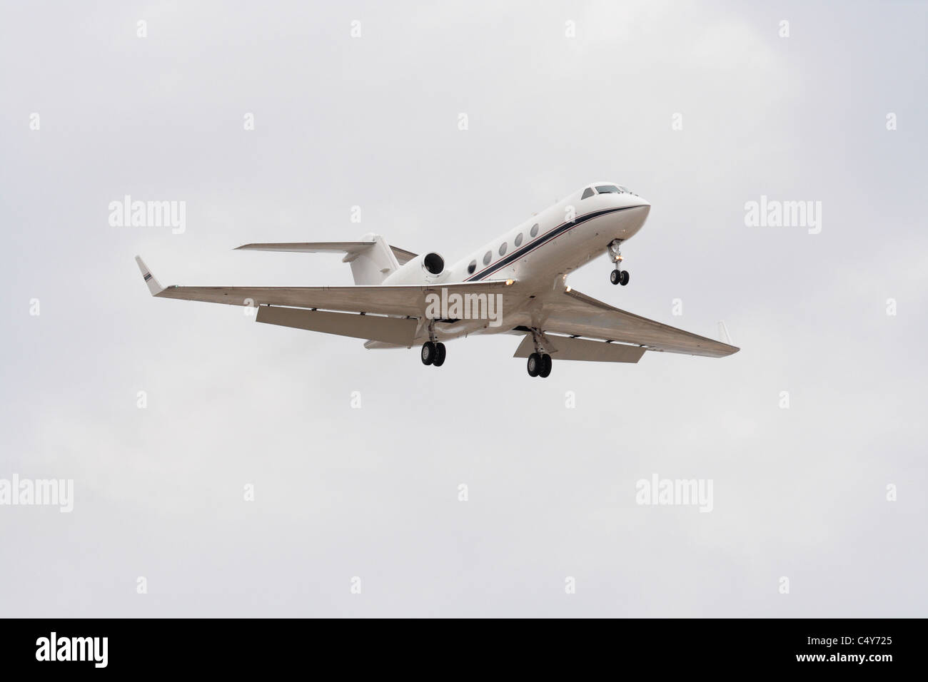 US Navy C-20A Gulfstream VIP transport jet plane on arrival Stock Photo ...