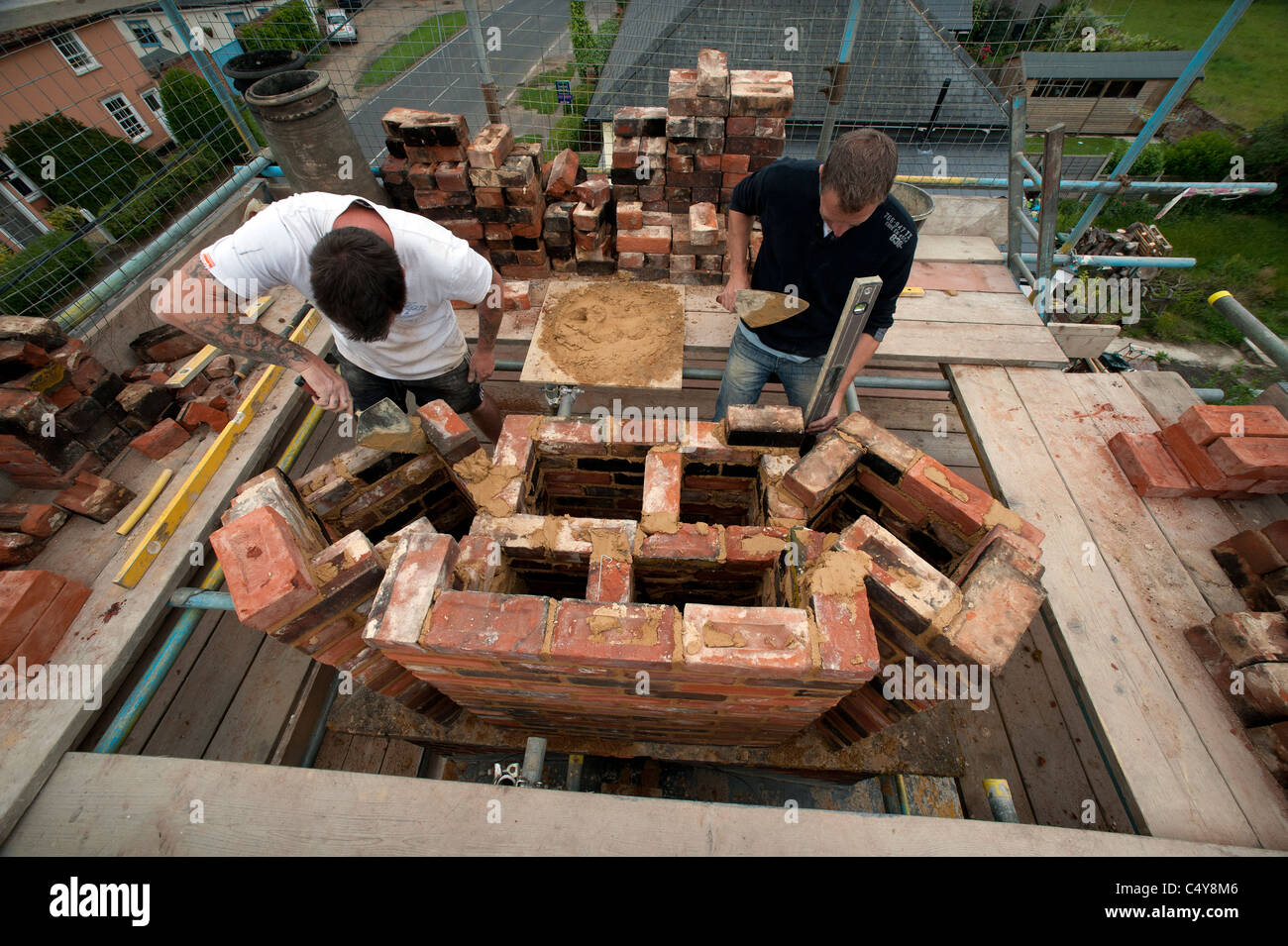 Grade 11 listed building chimney hi-res stock photography and images ...