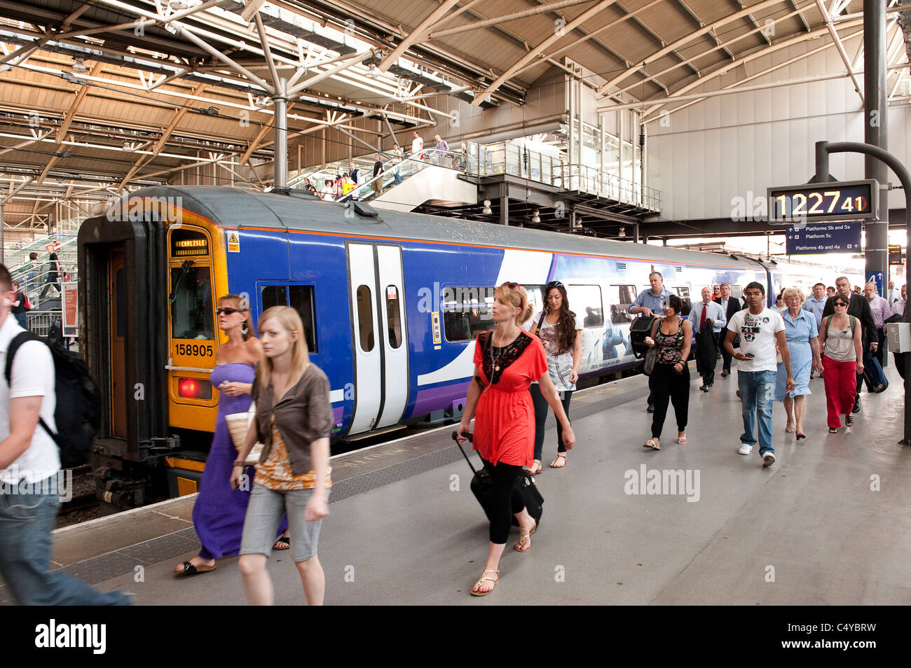Passengers leaving a Northern Rail train at Leeds Railway Station ...