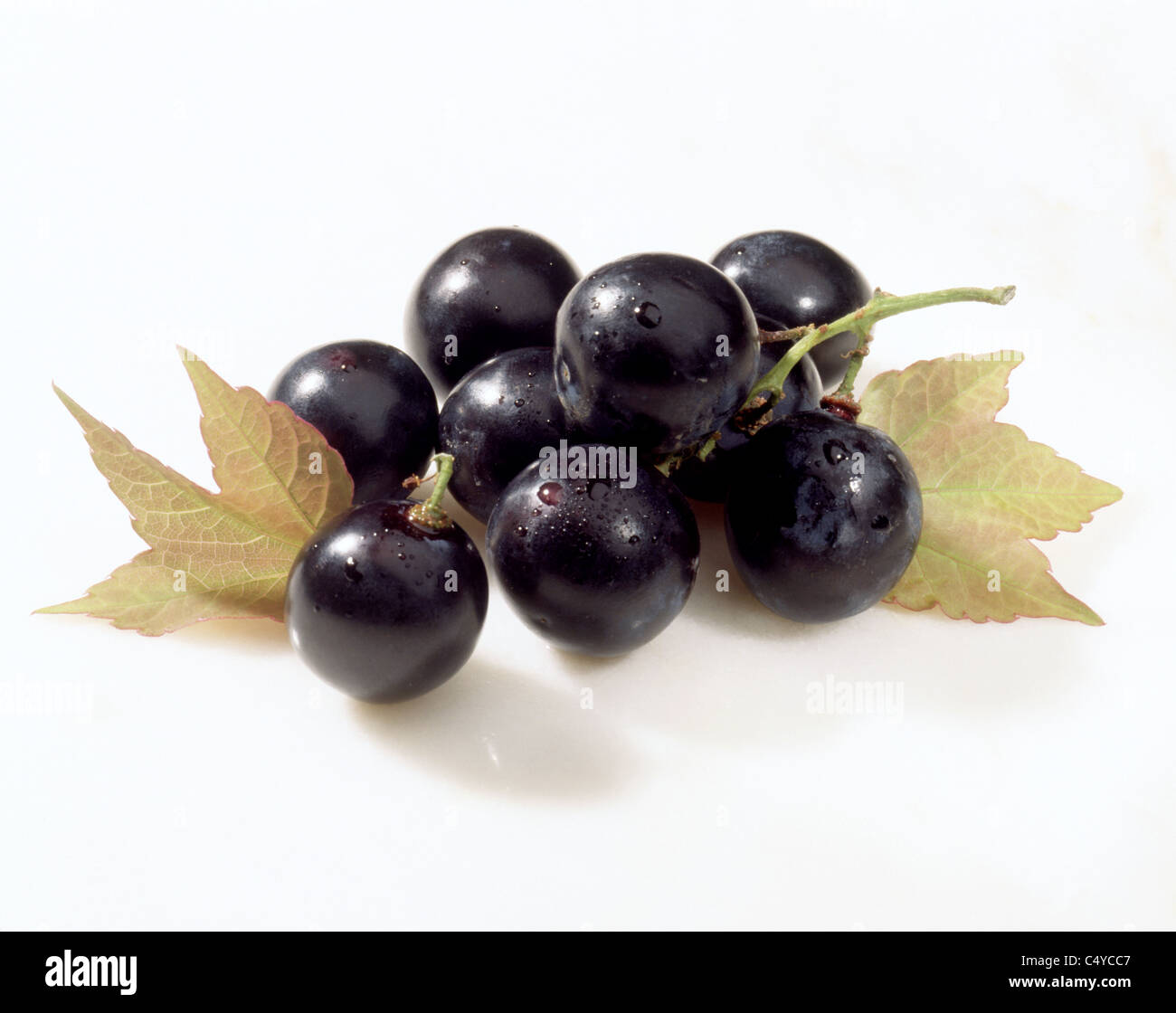 Cut out: Red grapes Stock Photo - Alamy