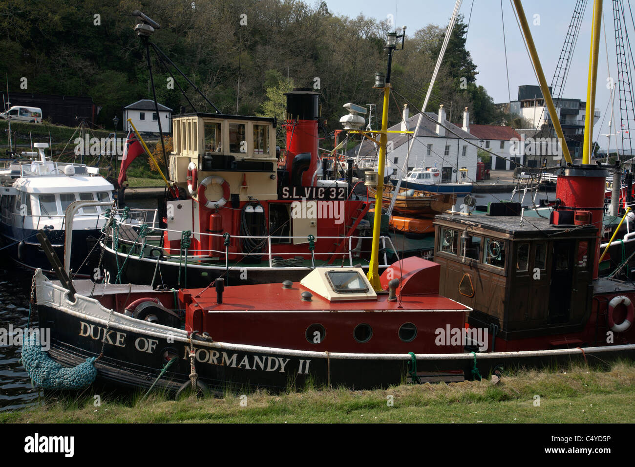 Crinan harbour boats hi-res stock photography and images - Alamy