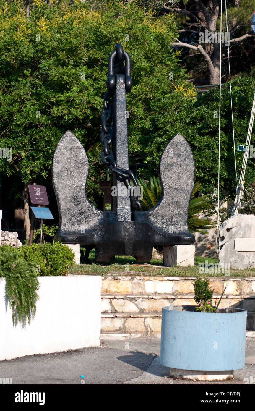 Anchor sculpture hi-res stock photography and images - Alamy