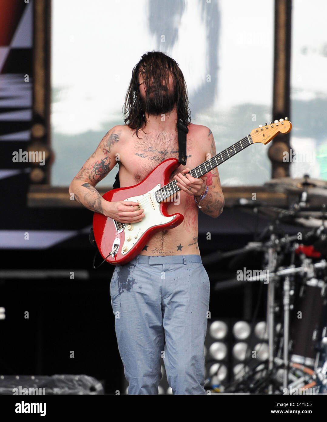 glastonbury 2011 Simon Neil frontman Biffy Clyro Stock Photo - Alamy