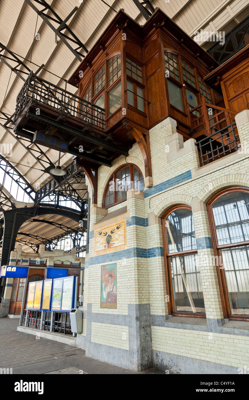 Station Master's bridge at Haarlem Railway Station, Haarlem, Holland ...