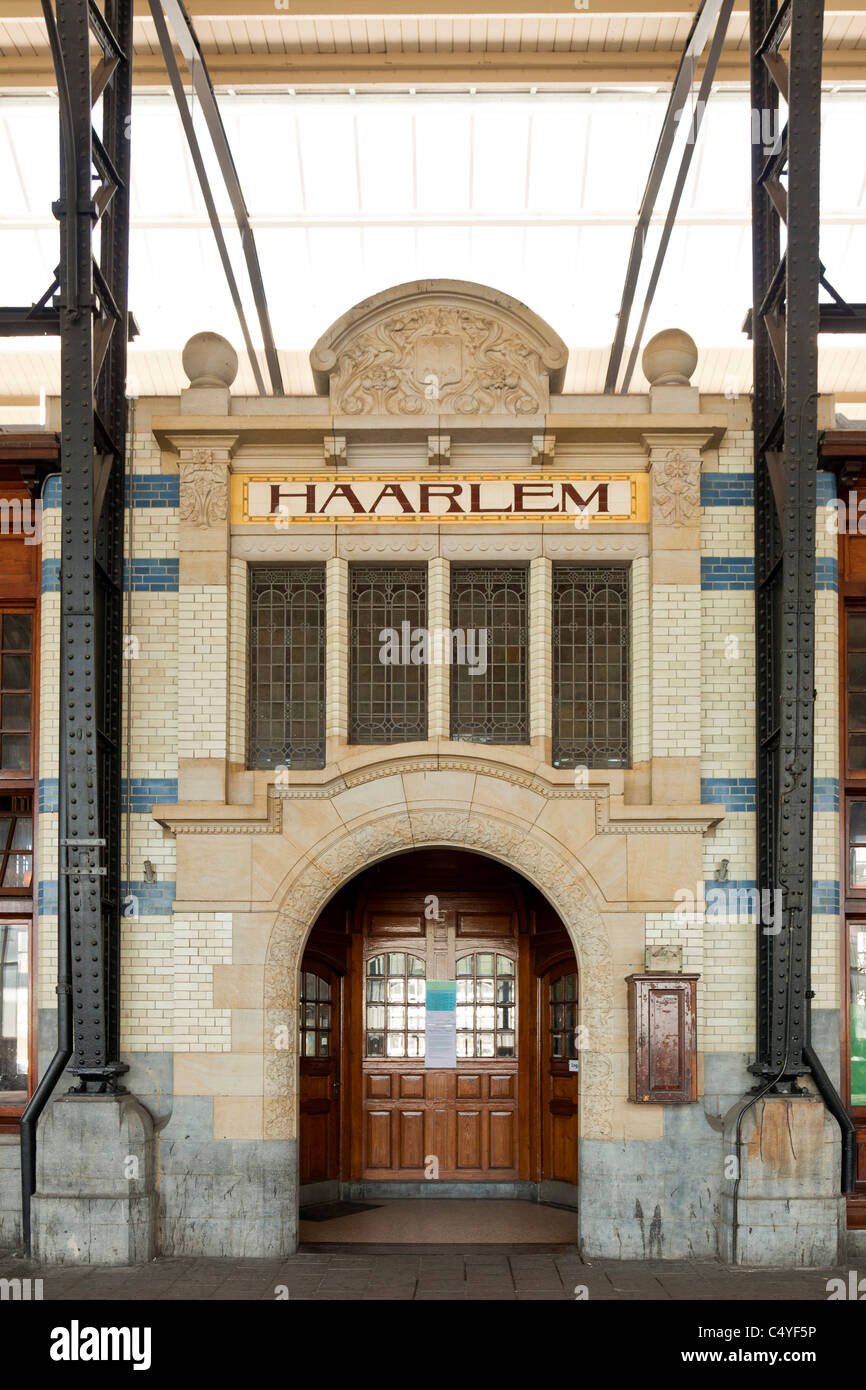 Haarlem railway station holland train rail hi-res stock photography and ...