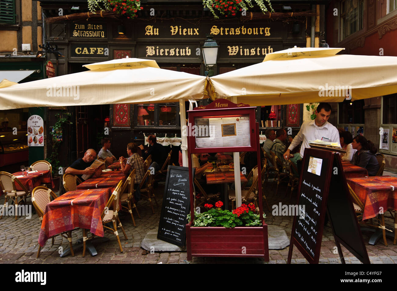 Au vieux strasbourg restaurant hi-res stock photography and images - Alamy