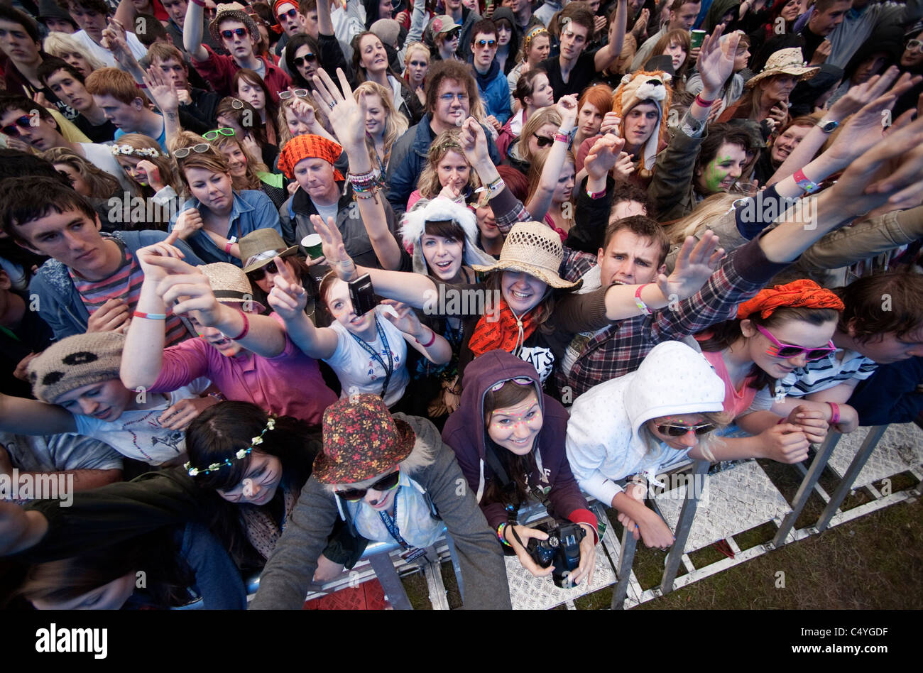Music fans hi-res stock photography and images - Alamy