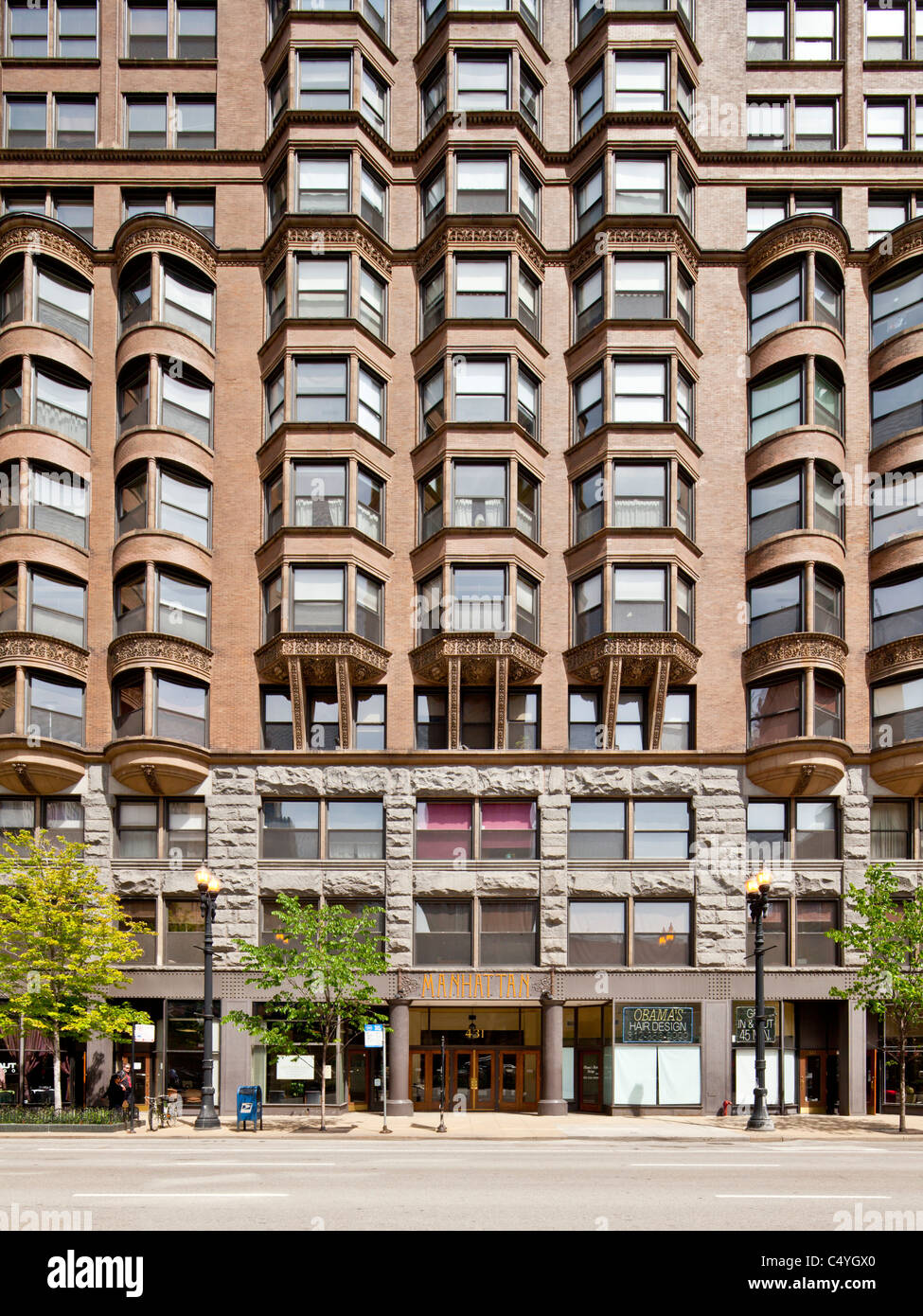 Chicago building architecture windows hi-res stock photography and ...