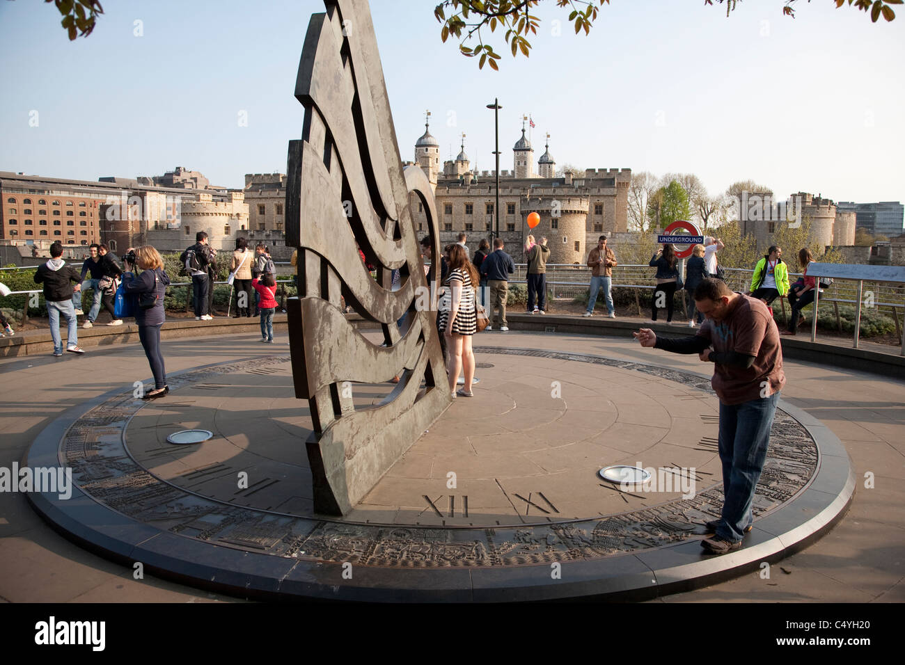 Sundial at the Tower Hill Underground Station with the Tower of London ...