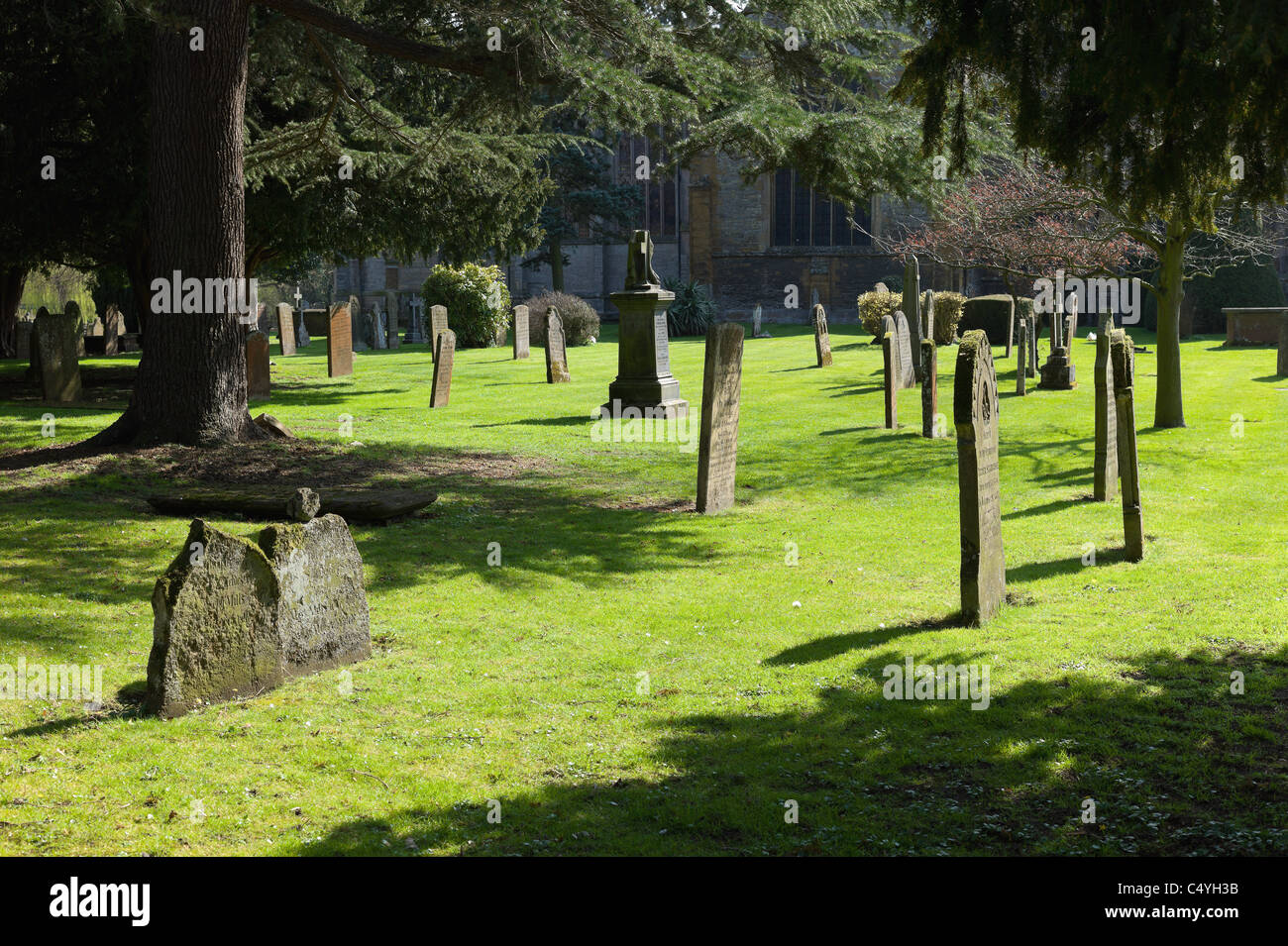 graves cemetery churchyard Stock Photo - Alamy