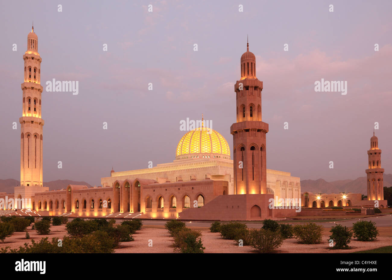 Sultan Qaboos Grand Mosque in Muscat, Oman Stock Photo - Alamy