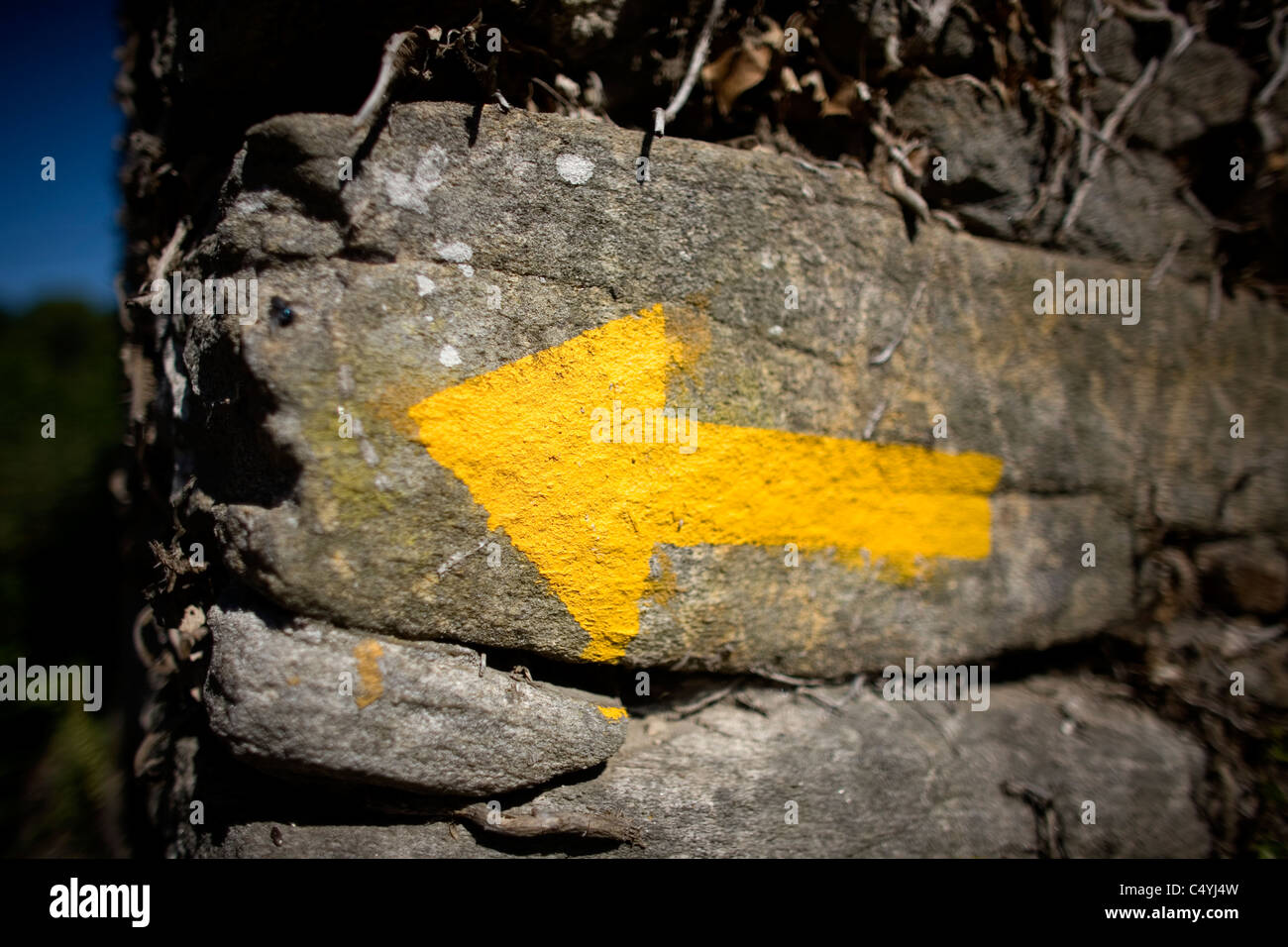 Camino santiago yellow arrow to left hi-res stock photography and ...